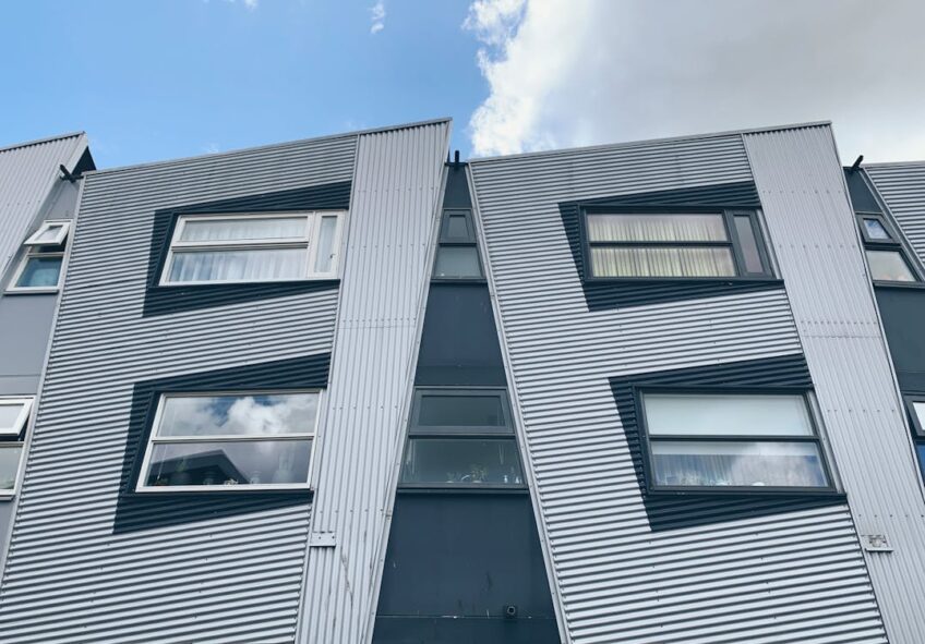 How Installing Metal Siding on Your Home Helps Your Budget - I Roof Alberta